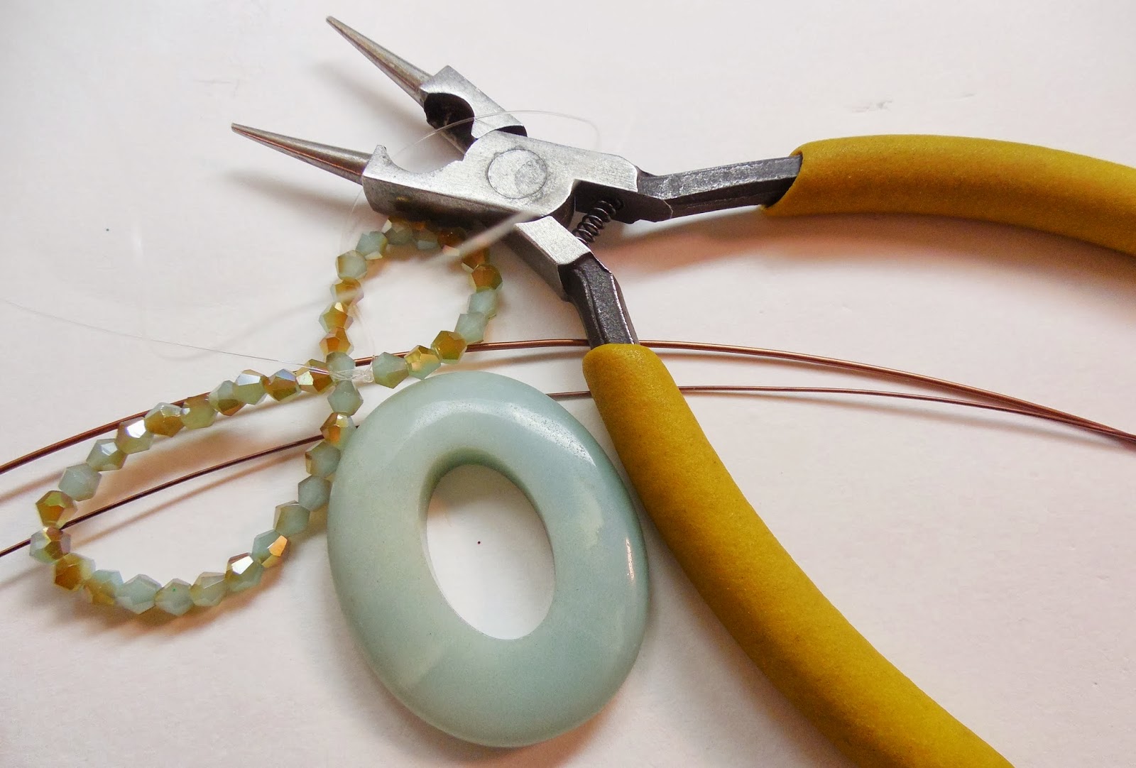 Dawn Blair's Jewelry and Eclectica Blog: Wire Wrapping a Donut!