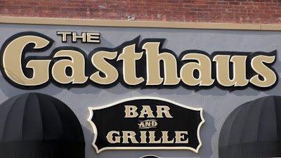 Des Loines: Gasthaus Bar in Cherokee & the Wholly Pig