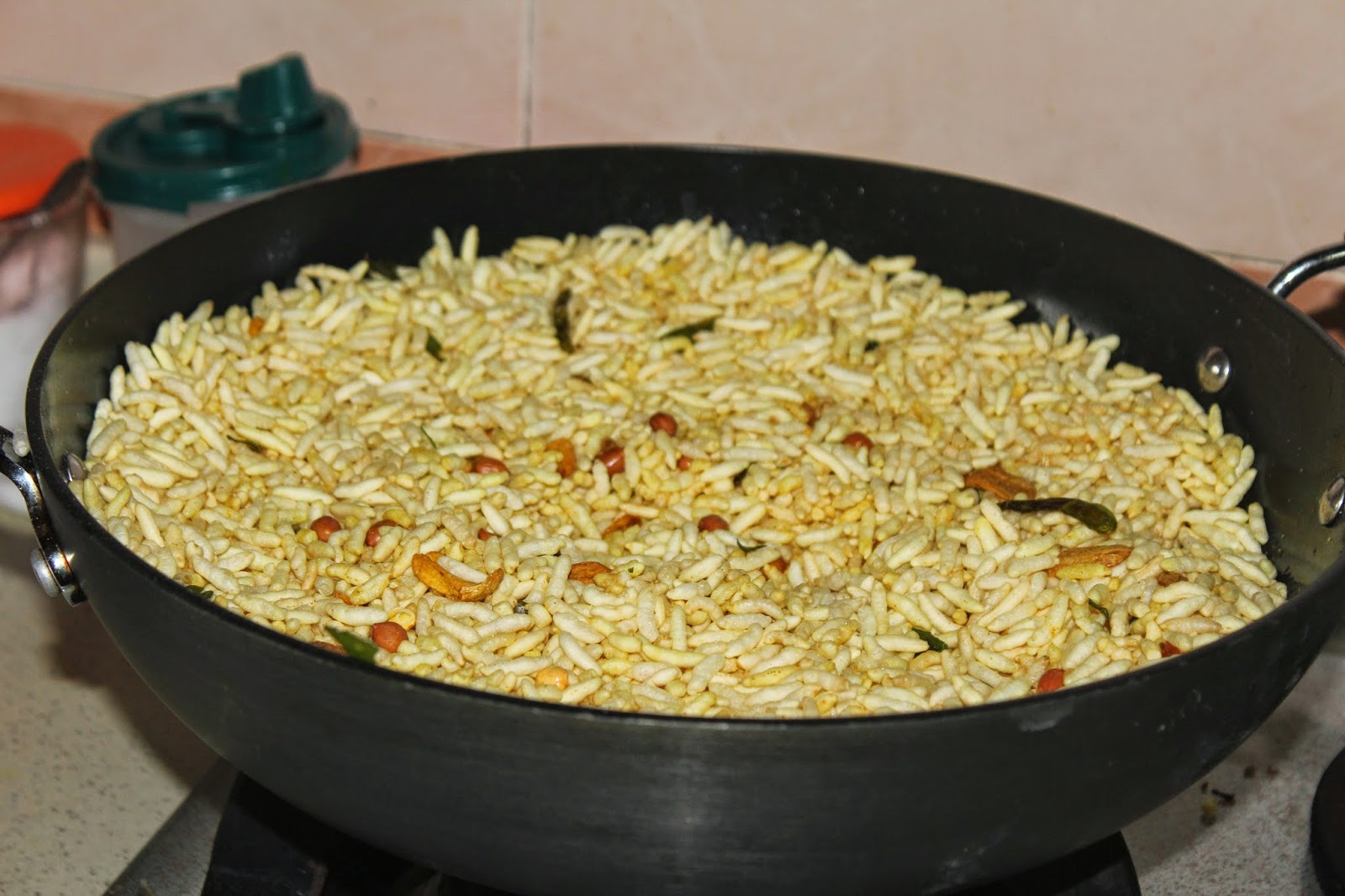 SavisPassions: Fried Puffed Rice mixture with Garlic flavour