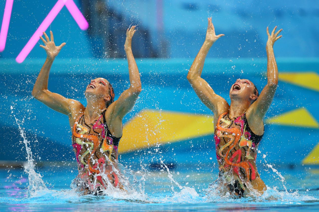 Let's Blog: THE TRUE COLOURS OF SYNCHRONIZED SWIMMING