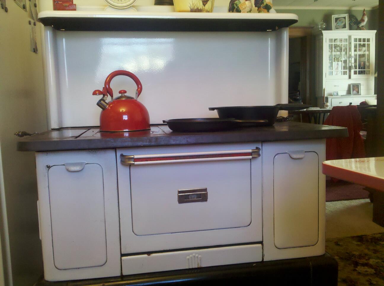 Cooking Off the Grid Like Grandma Did: The Old Wood-burning Cookstove