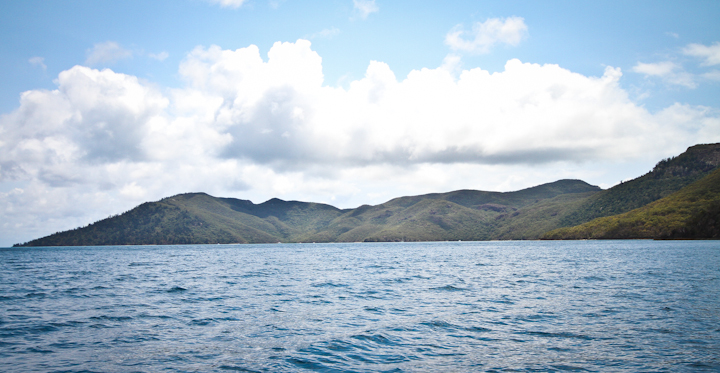 Pohjalla: Korallimeri ja Suuri Valliriutta