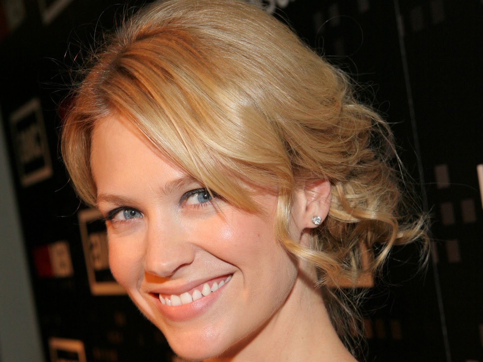 Photos of Trendy American Actress and Model January Jones ~ Funky Pics ...