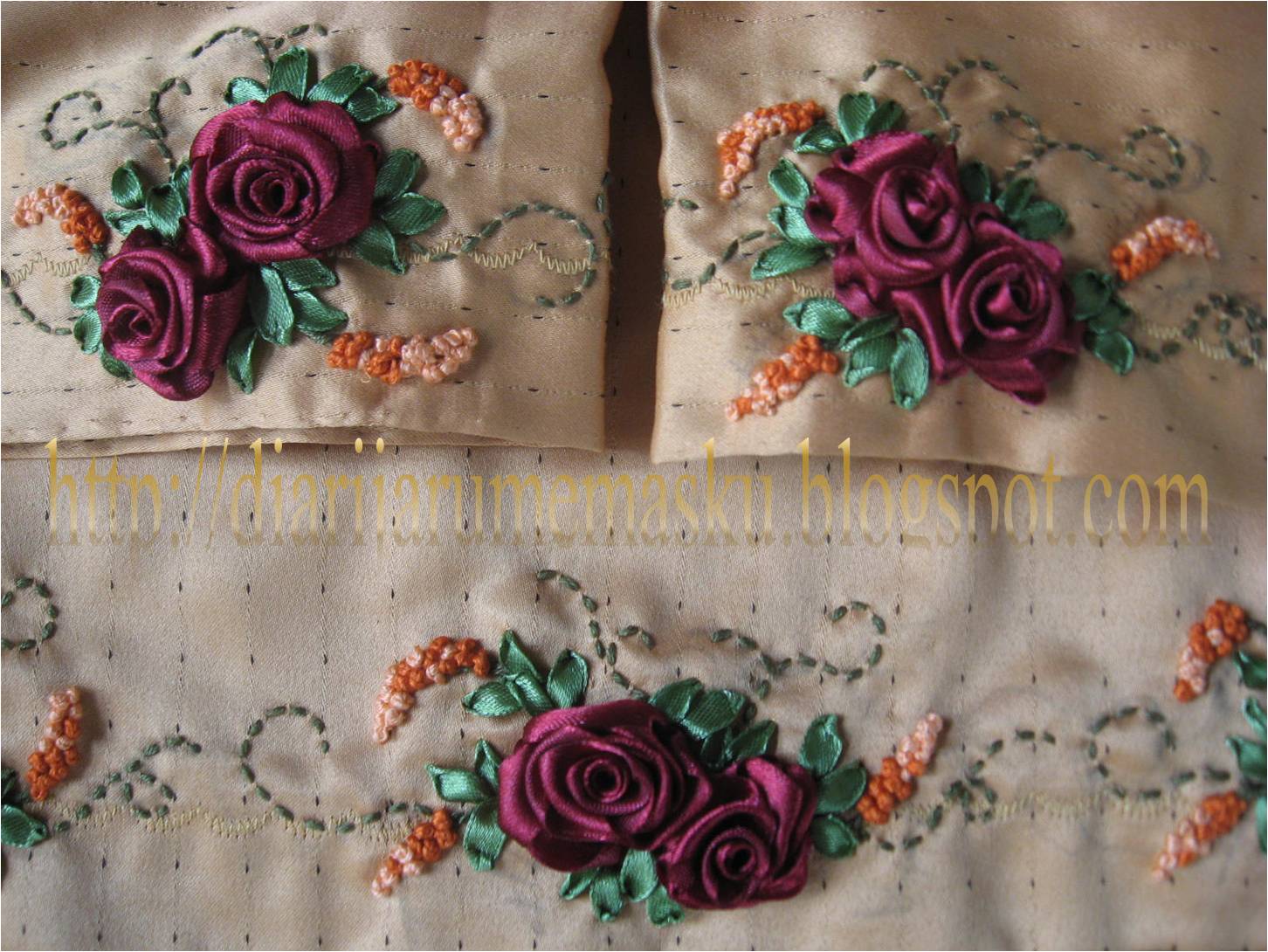 Baju Kurung Sulam Reben.