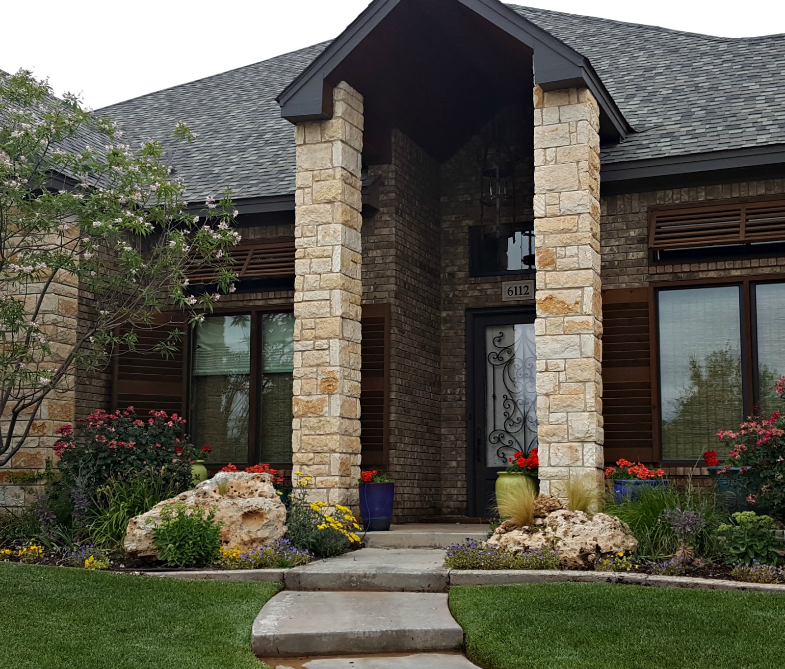Penny's Vintage Home: Adding Curb Appeal with Rock....Rockin' front yards