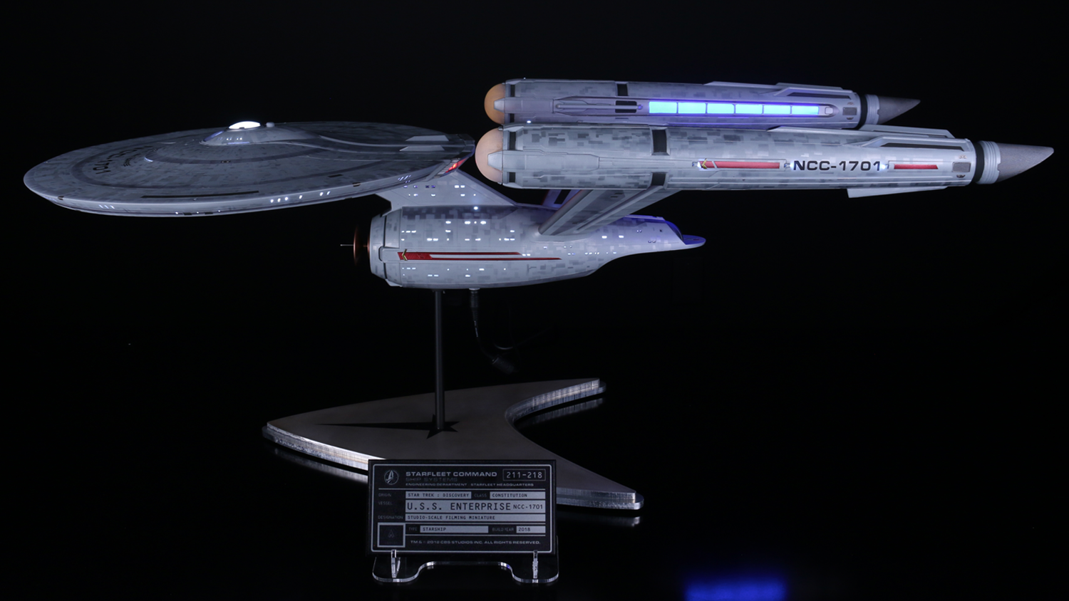 The Trek Collective: Anovos reveal Discovery USS Enterprise model