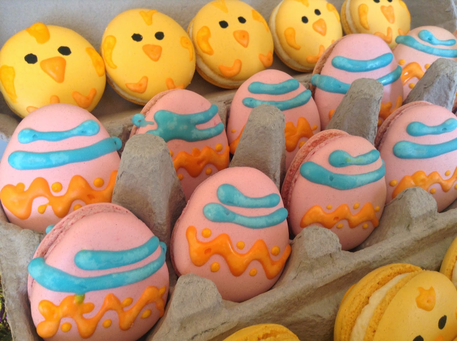 Vegie Mix: Easter Macarons - Chicks, Eggs and Hot Cross Buns