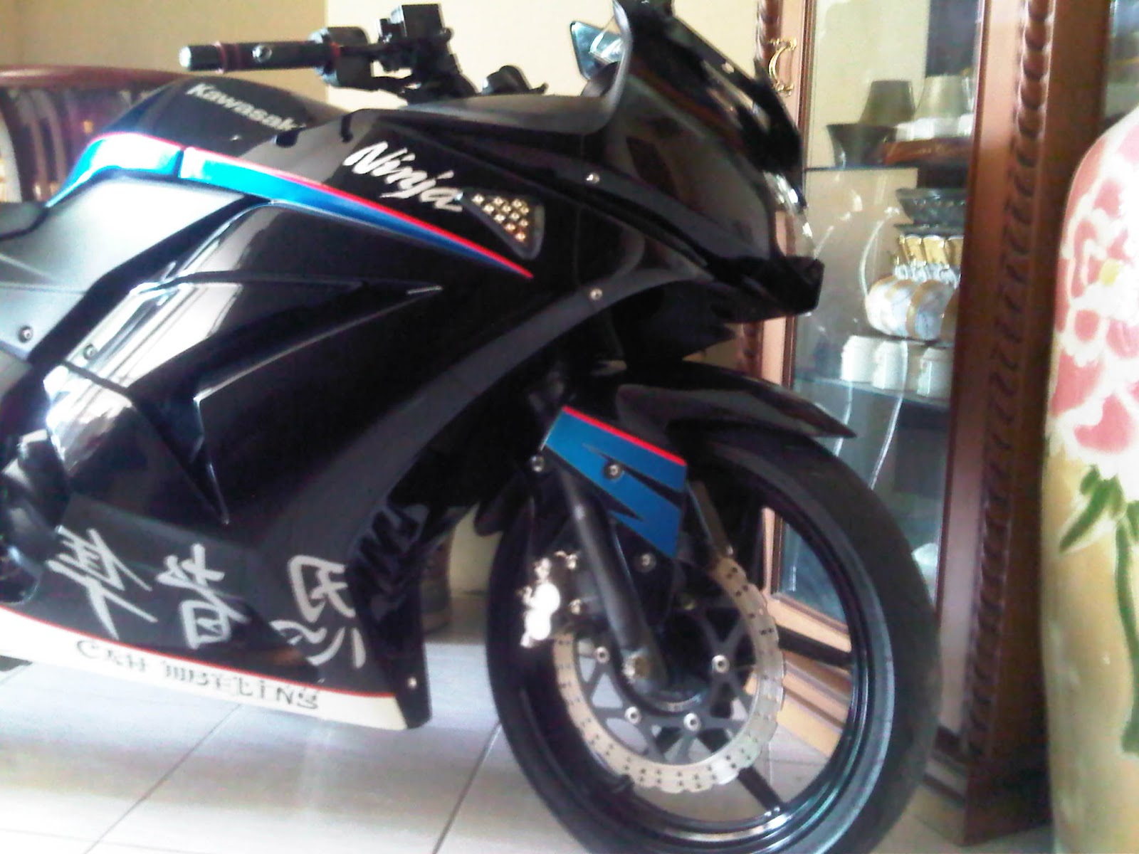 U' are Info: JUAL KAWASAKI NINJA 250R 2008 HITAM (BEKASI)