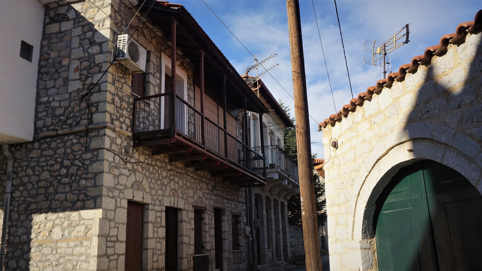 AMFIKLIA-Αμφίκλεια: Οδός Καραμερτζάνη, Αμφίκλεια, (φωτογραφίες)