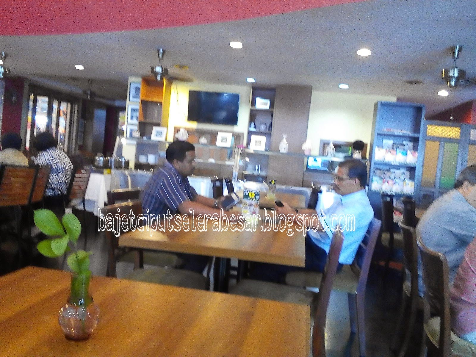 Khadijah's Kitchen - Ana Suhana