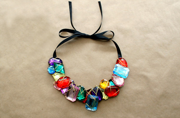 Como fazer um maxi colar com fio de alumínio e chatons