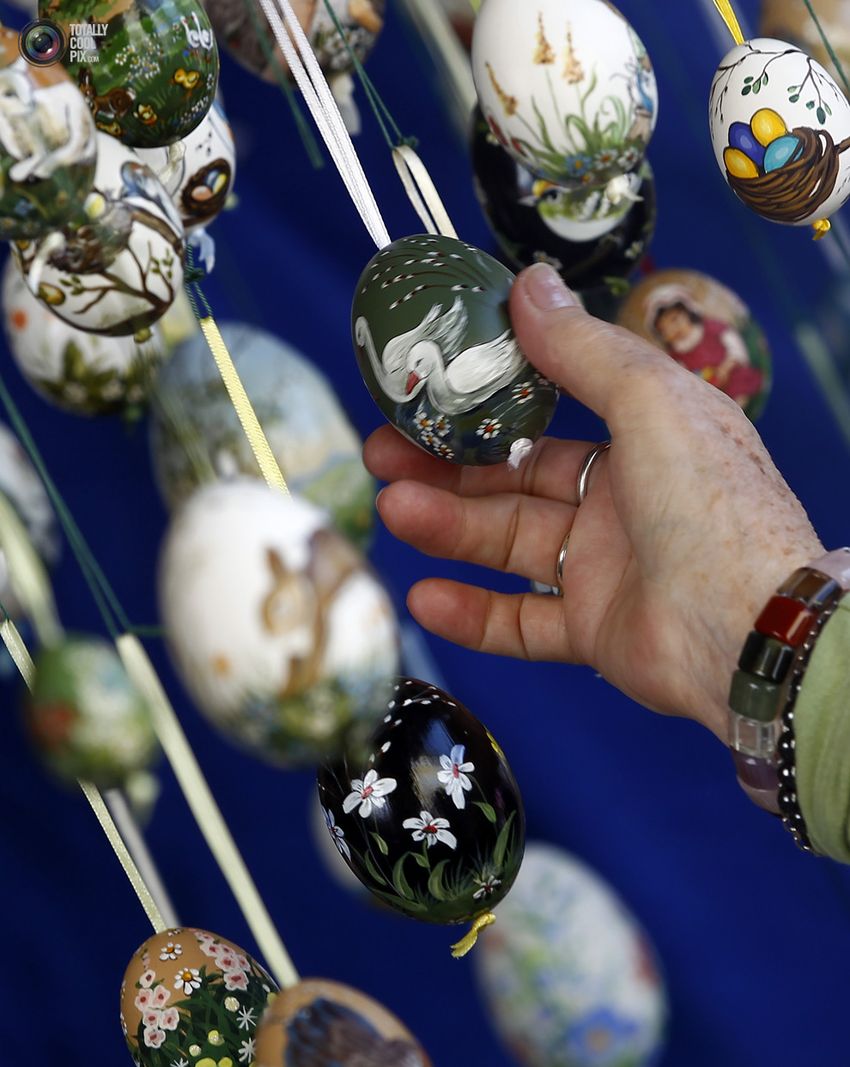 Top World News: Easter eggs from different countries