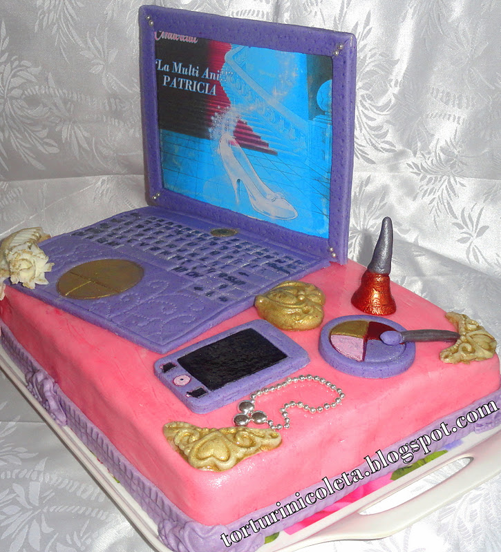 Torturi personalizate si ornamente comestibile in Dej: Tort cu laptop ...
