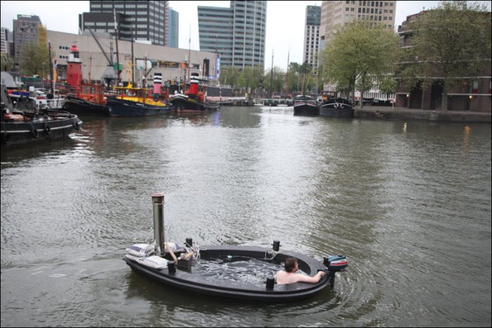 Pix Grove: Jacuzzi Boat