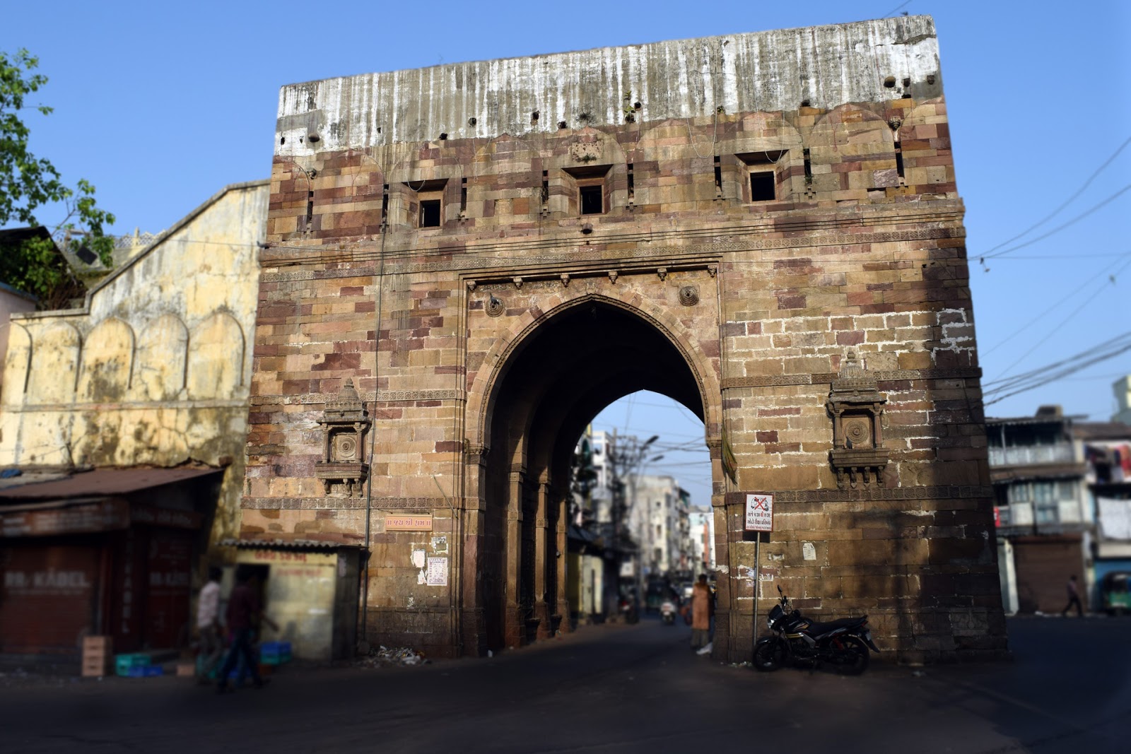 ZOOMININDIA: Gates of Vadodara