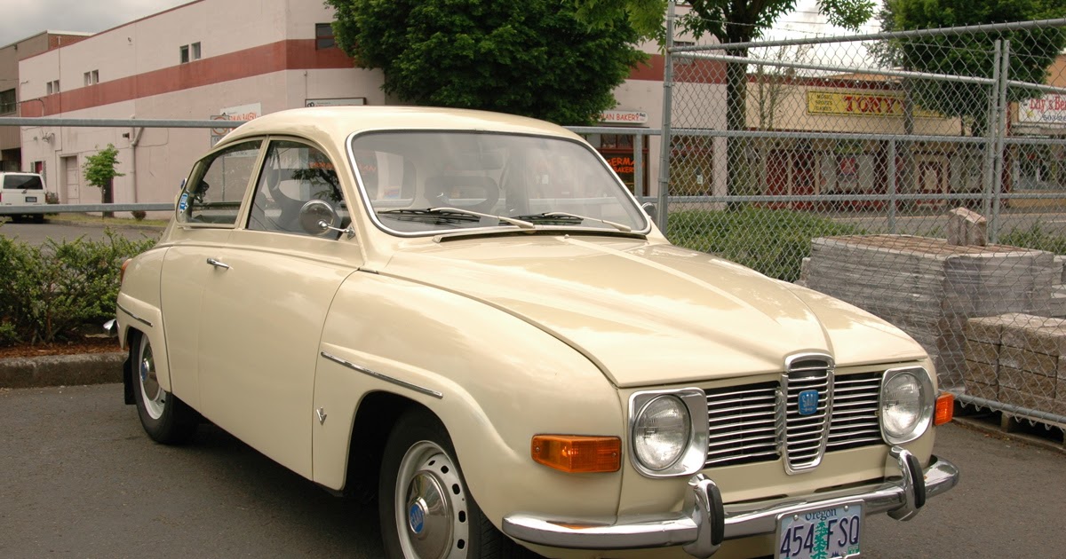 OLD PARKED CARS.: 1969 Saab 96.