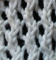 Trellis Lace, Vertical Version | The Weekly Stitch