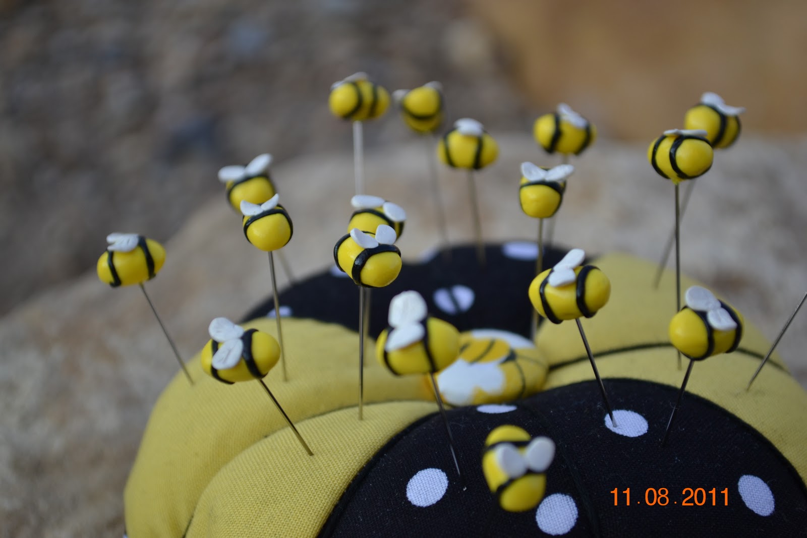 Amy Off the Hook: Bumble Bee Pins and Pincushions