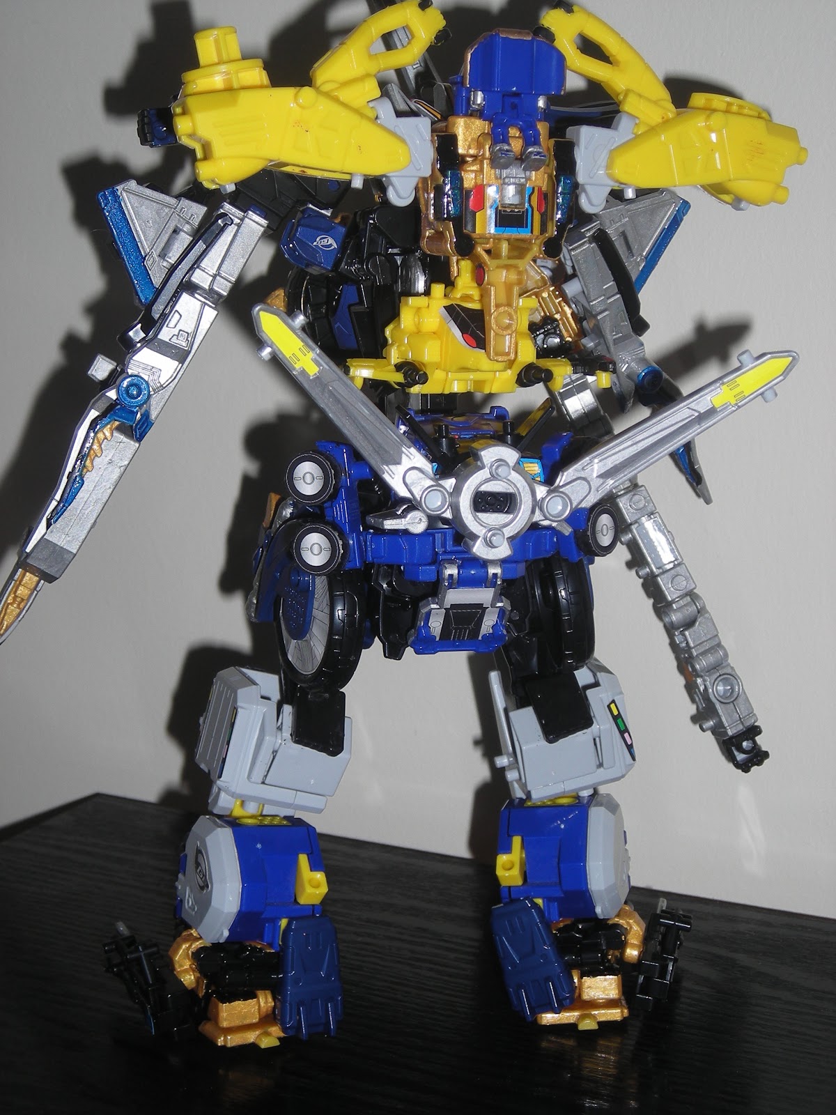 My Shiny Toy Robots: Toybox REVIEW: Tokumei Sentai Go-Busters Minipla ...