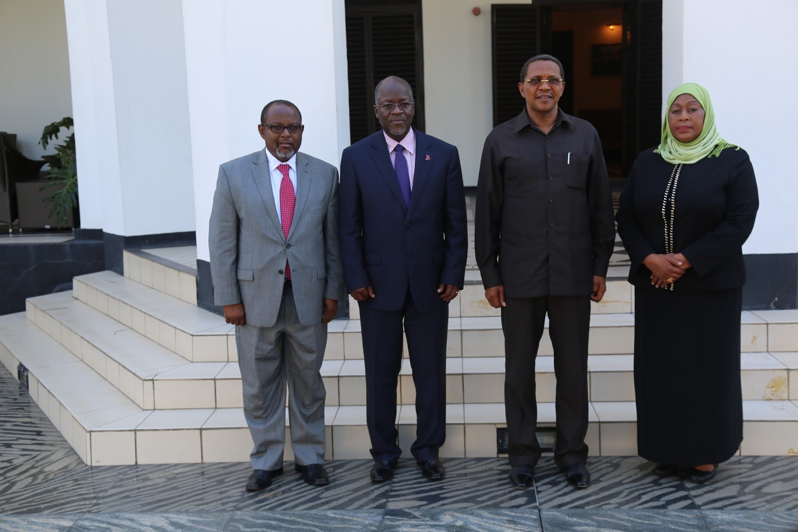 Sophie Mbeyu Blog: RAIS DKT JOHN POMBE JOSEPH MAGUFULI AKABIDHIWA RASMI ...