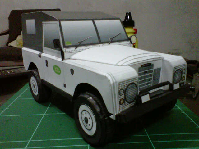 ZRP Papercrafter: LAND ROVER S3 1979 1:20 Papermodel