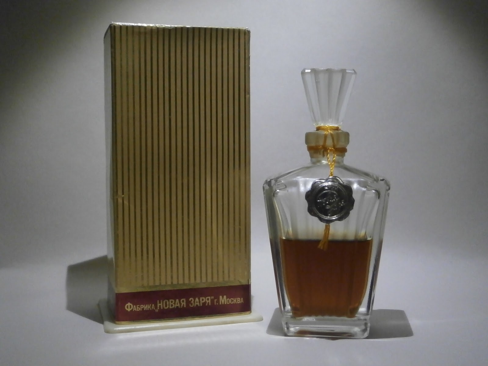 soviet perfume: "Новая заря", Новая заря