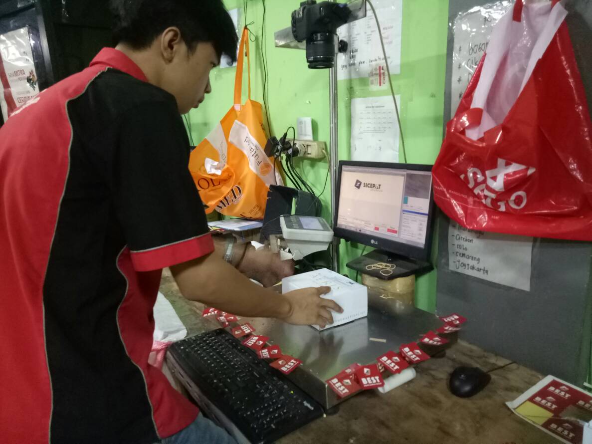 SiCepat Express ~ Management of Logistic and Material