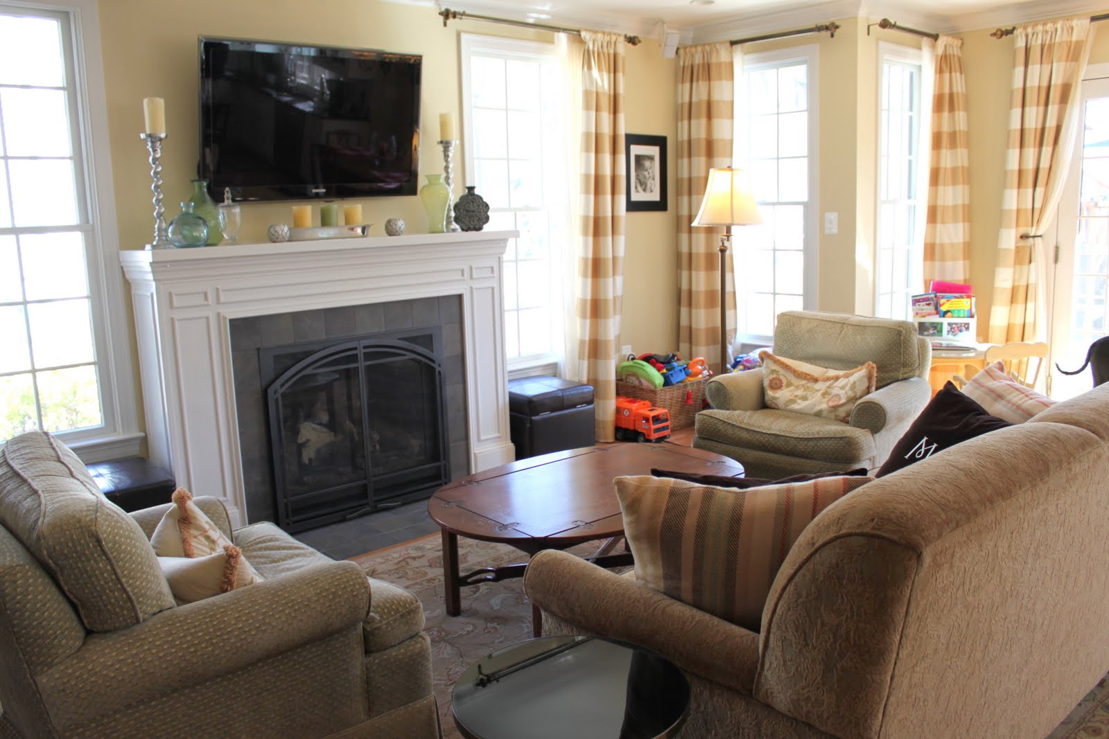 HOUSEography: Room-By-Room House Tour Link Party: Family Rooms!