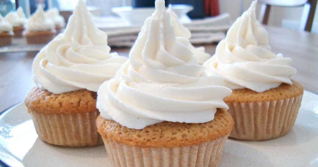 maple•spice: Golden Vanilla Cupcakes with Fluffy Vegan Buttercream Frosting