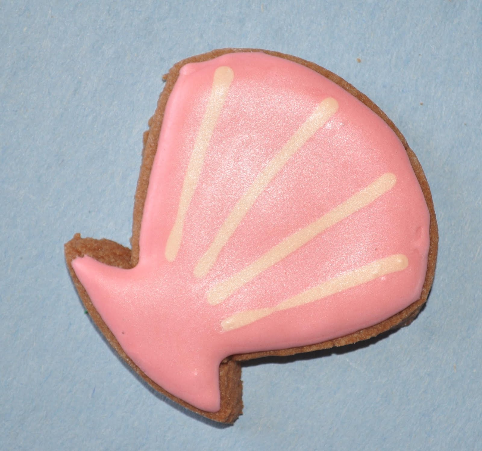 How to make Fish Cookies using a Round cutter. – Suz Daily