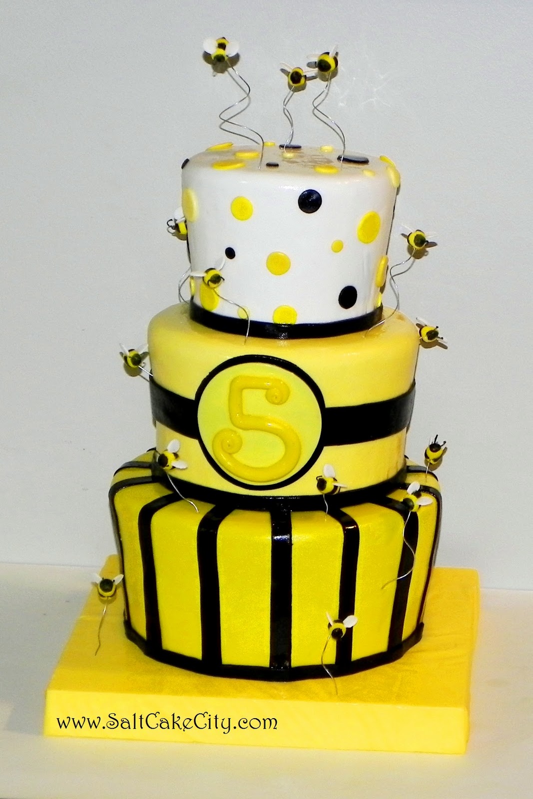 Bumblebee 1st Birthday Cake | Super Cute Cakes | Bee cakes, Bumble bee ...