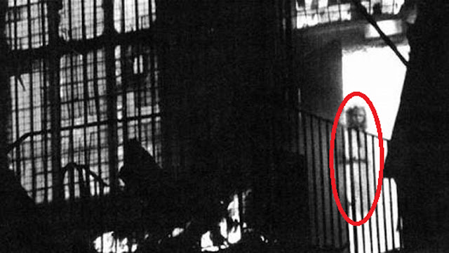 5 Scariest & Most Convincing Ghost Photographs Ever Taken