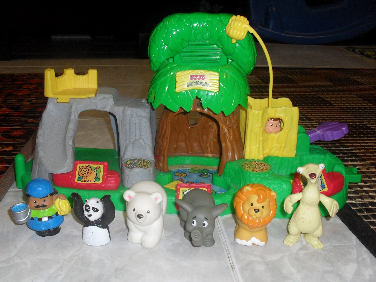 baby preloved stuffs: Fisher Price Little People Zoo (SOLD)