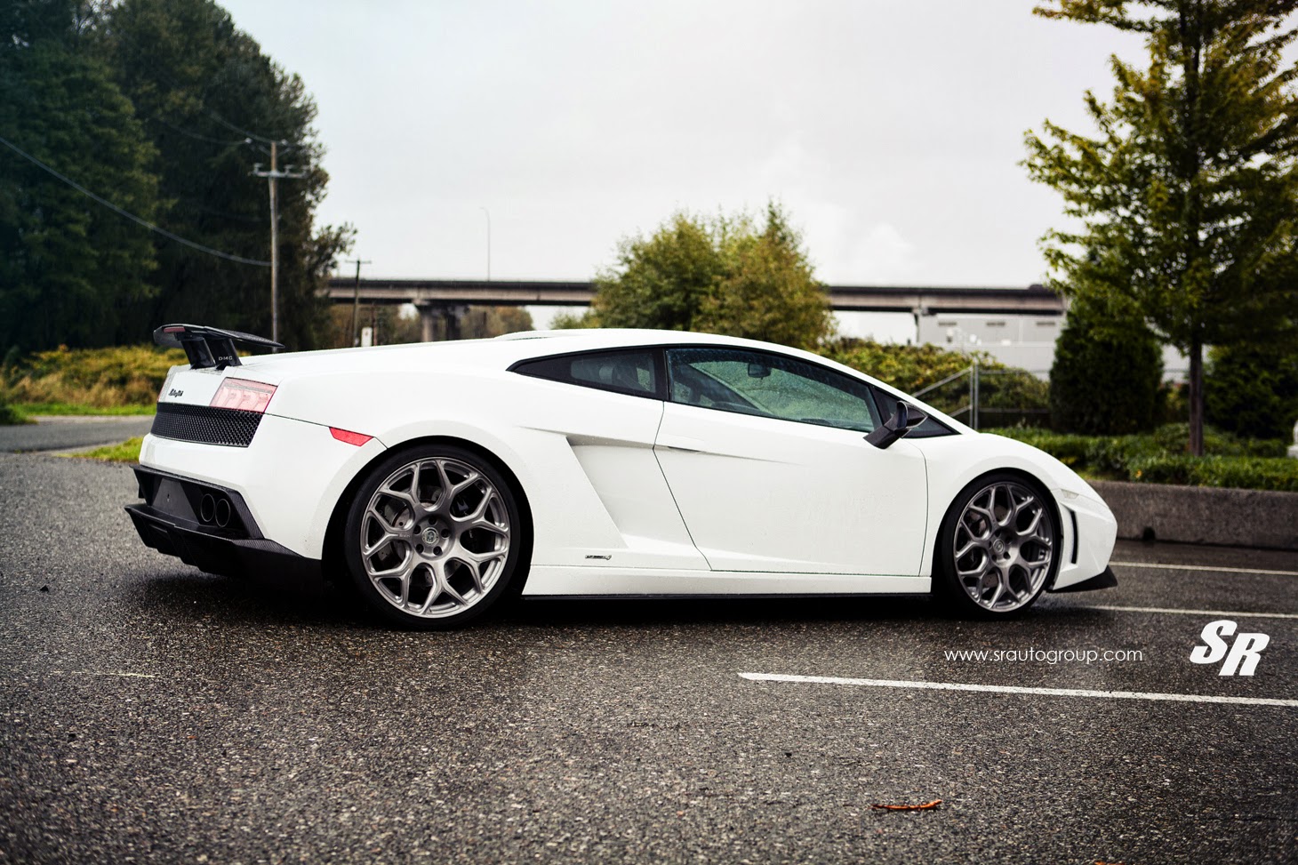 White Gallardo LP560 on HRE Wheels : ebeasts.com
