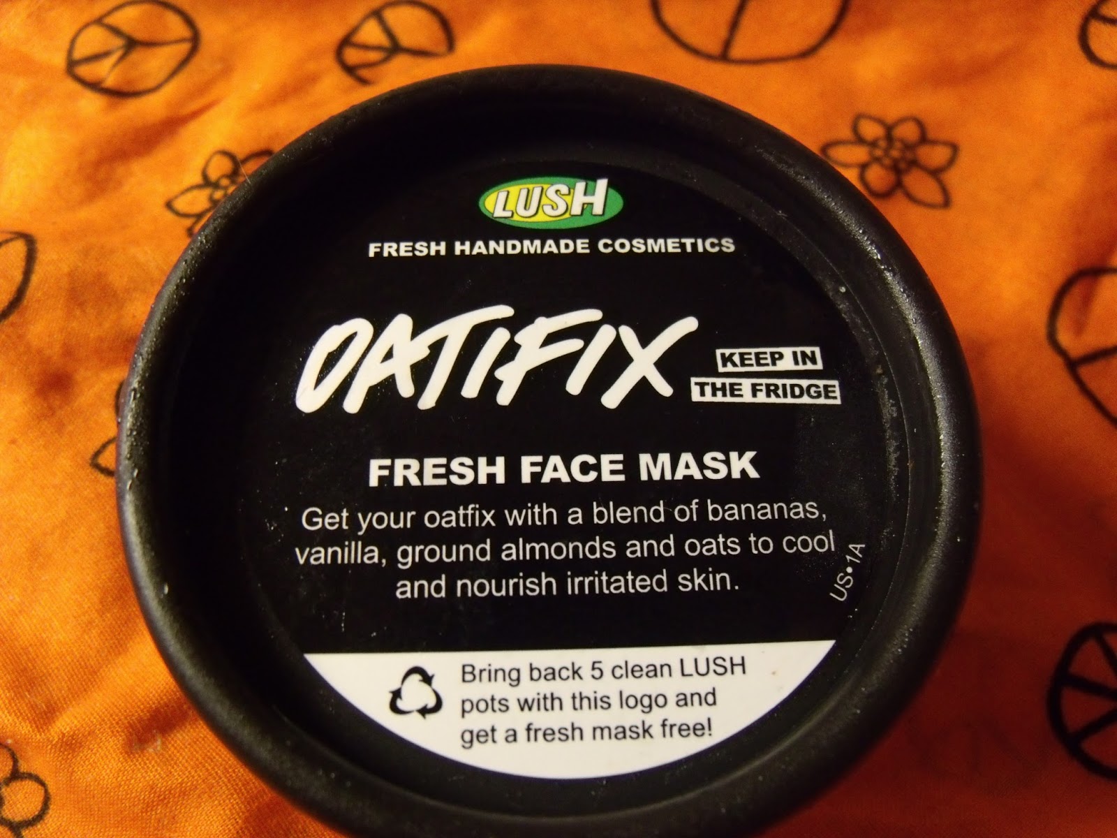 Lipstick Zombie: Lush Oatifix Fresh Face Mask review