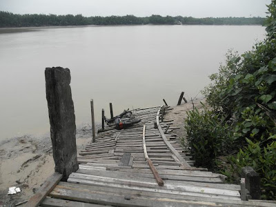 BERPETUALANG KE ACEH: Langat river from a point before it splits downriver