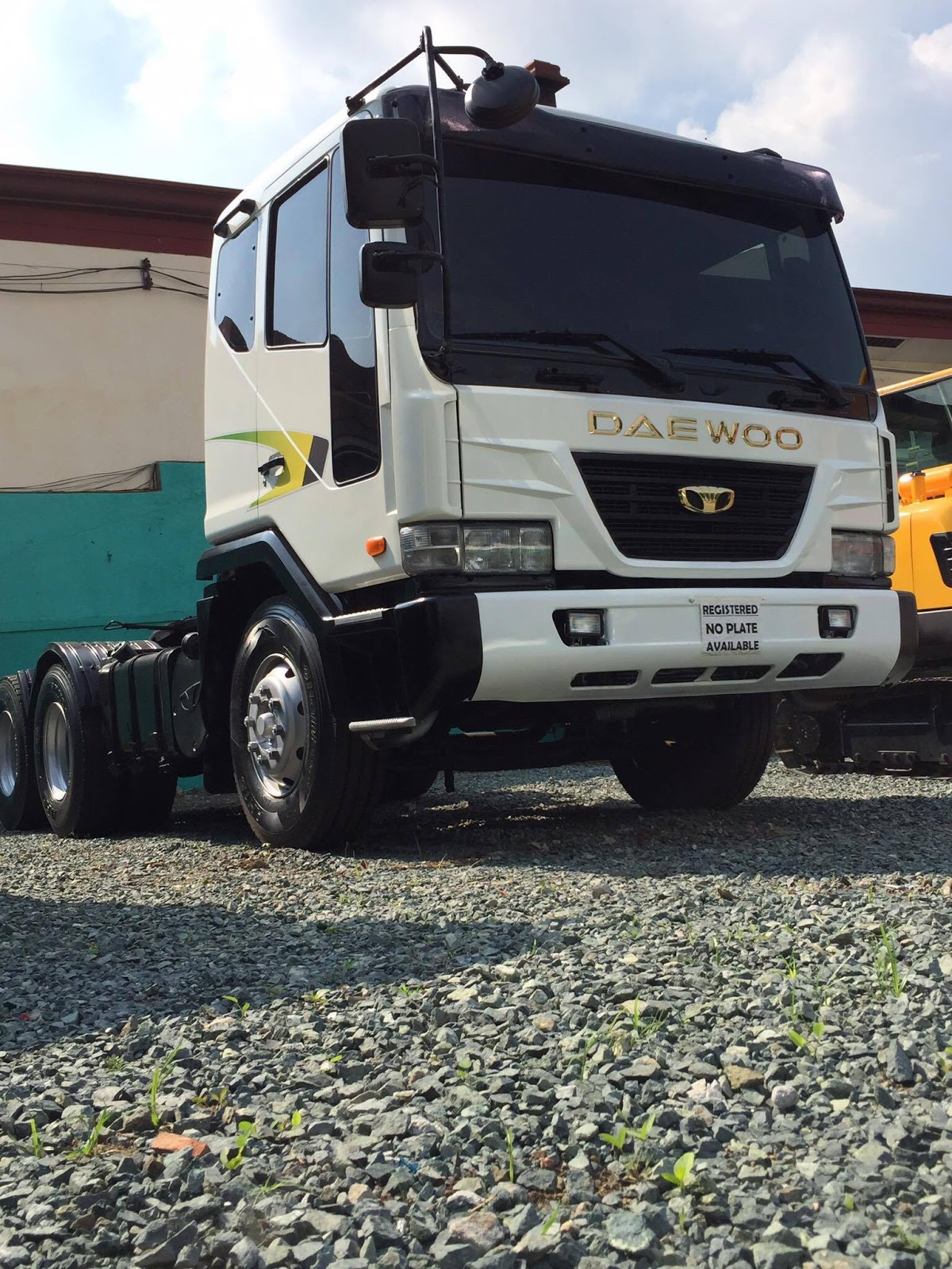 Trucks For Sale : Daewoo Tractor Head