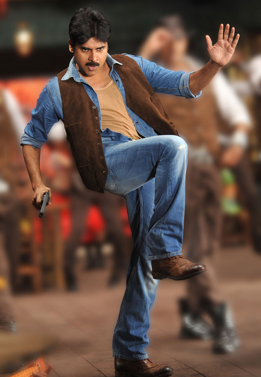 Power star Pawan Kalyan's Cameraman Gangatho Rambabu movie latest ...
