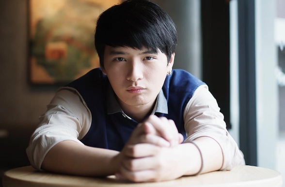 Biodata dan Fakta Krist Perawat Sangpotirat | BL Inspired