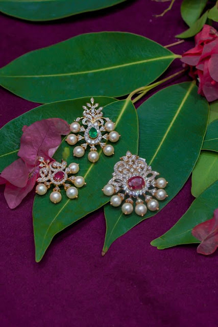 Simple Pendants and Studs in Diamonds - Jewellery Designs