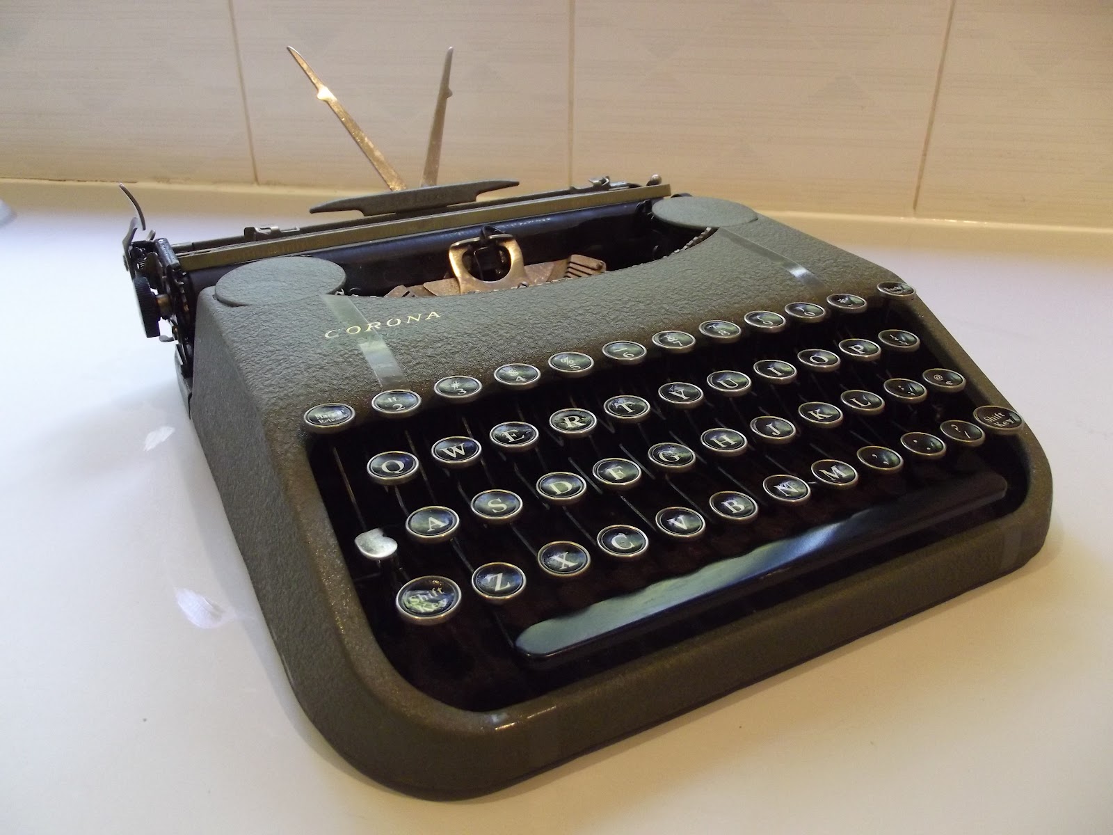 oz.Typewriter: 100 Typewriters for Exhibition
