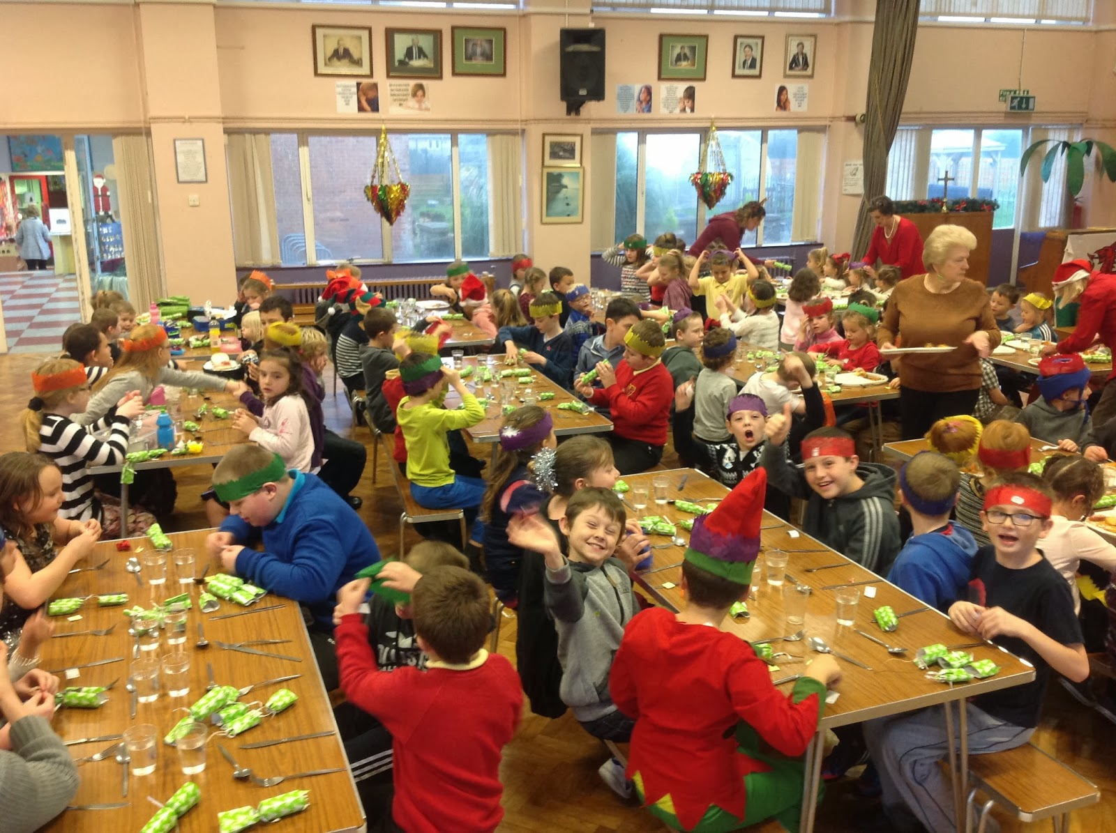 Ysgol Y Parchedig Thomas Ellis: Cinio a Parti Nadolig / Christmas ...