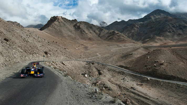 F1 Race Car vs Cool Mountain Road | The World's Most Beautiful Cars