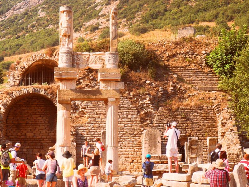 Tina thinks...: Efes - "Grad Majke Boginje"...