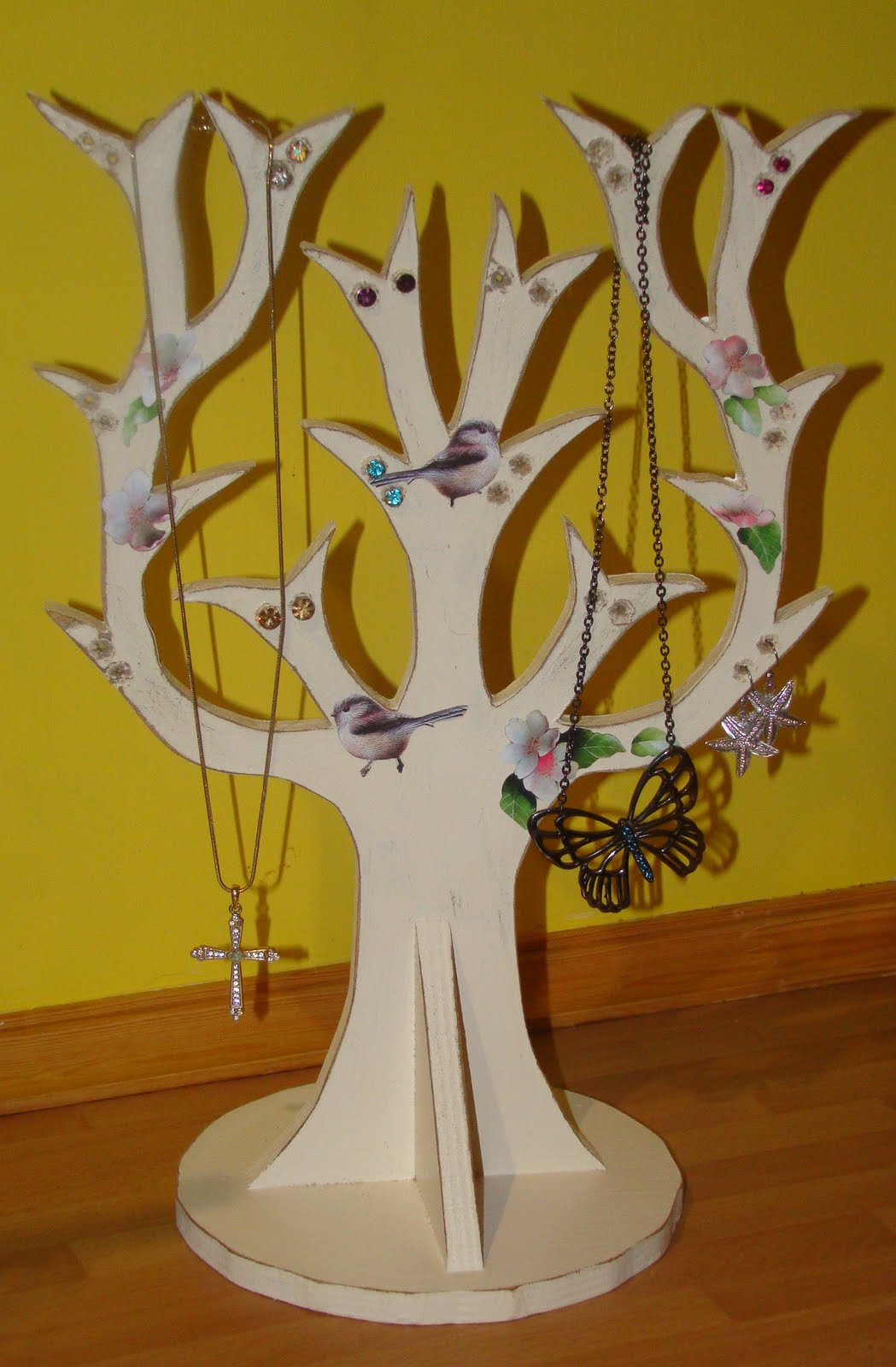 Busy Crafting...: Make a Wooden Shabby Chic Jewellery Tree