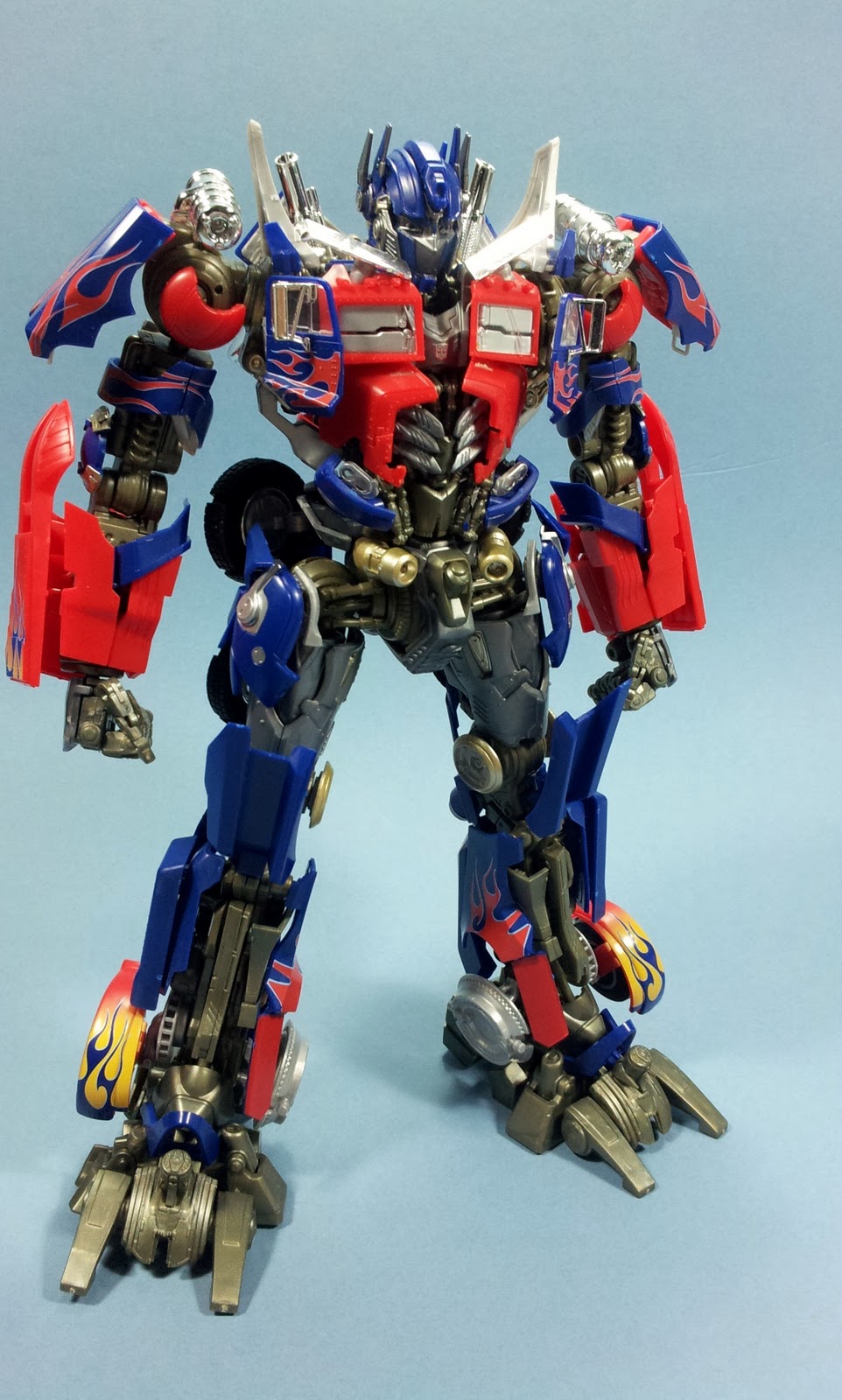 Dual Model Kit Optimus Prime - First Look ~ TOYMAKER