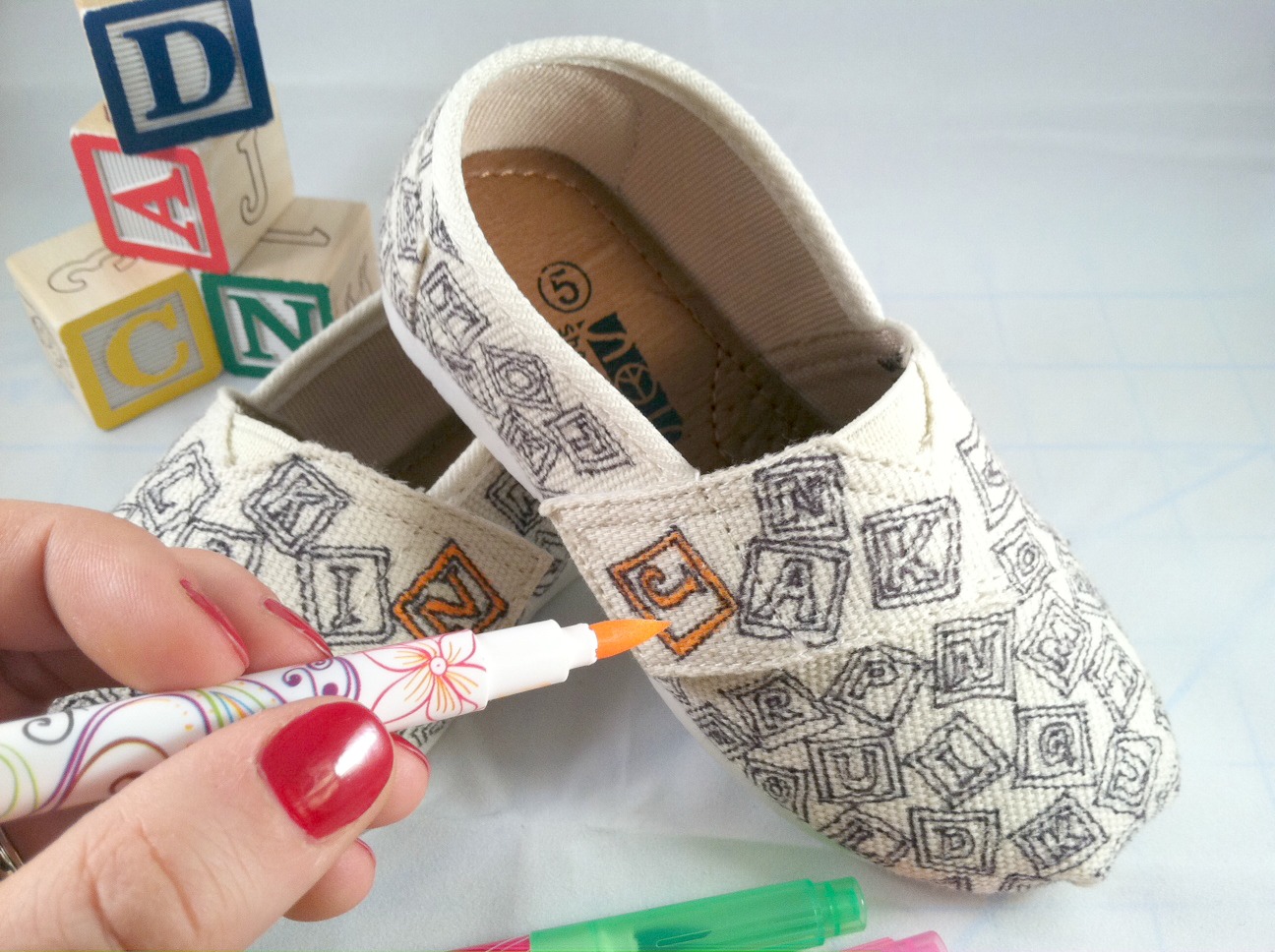 ShoeTopia: Coloring Shoes