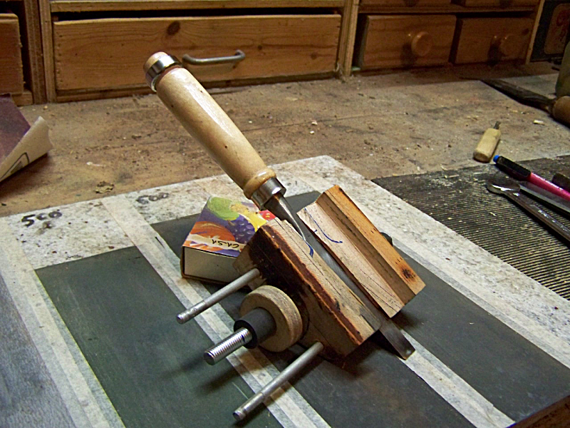 Mytech: DIY Chisel sharpening jig (work in progress)