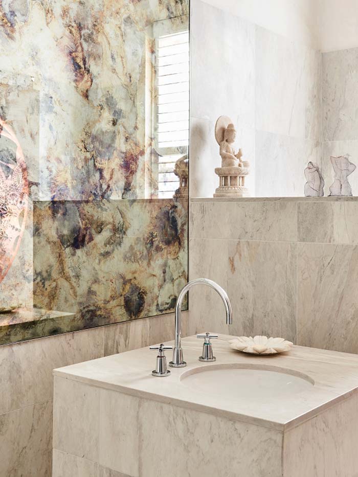 Keltainen talo rannalla: Värejä, taidetta ja tapetteja