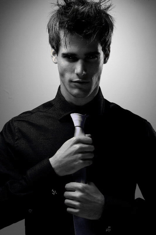 L'Homme du Jour: ALEX LAGO